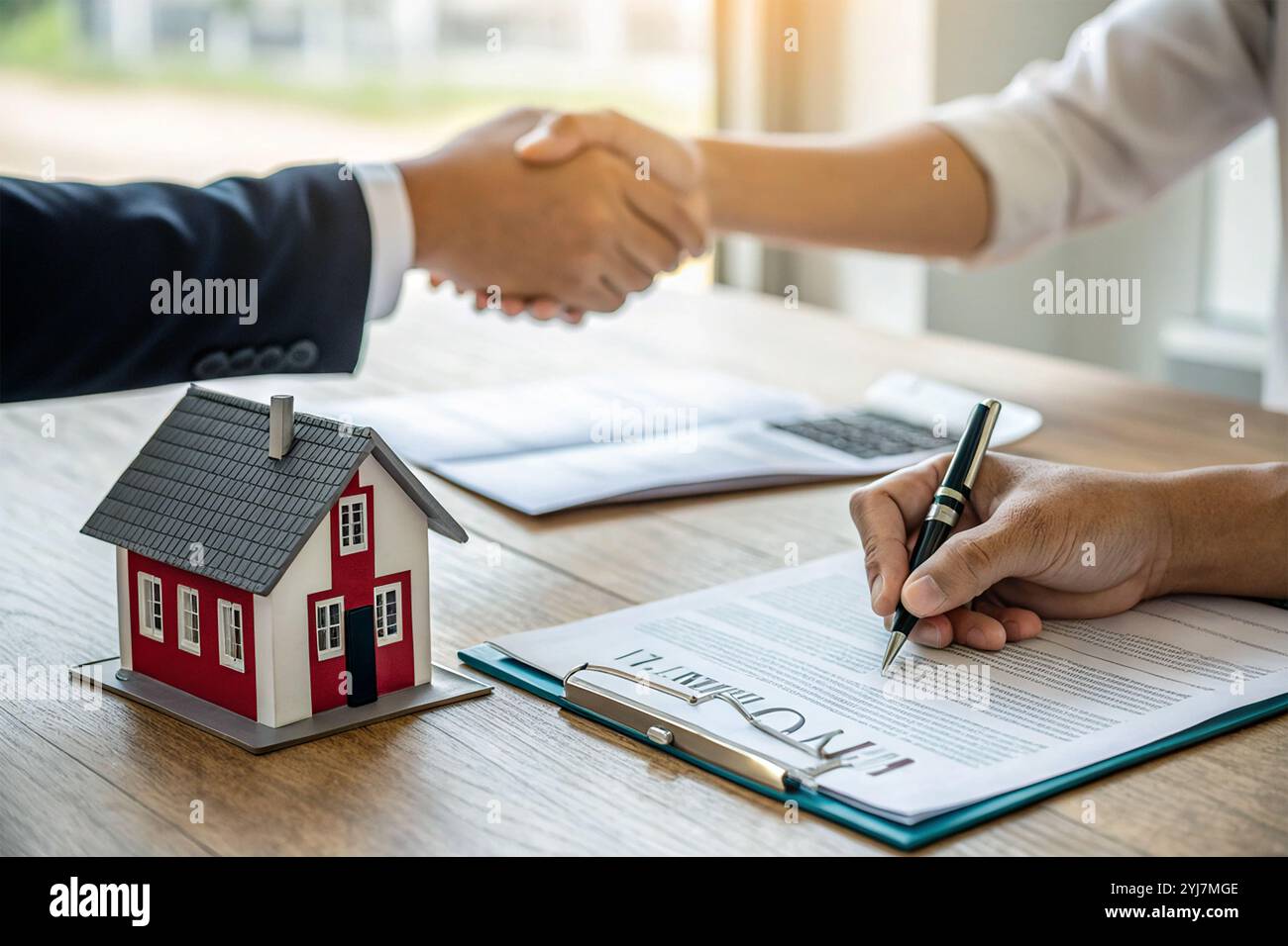 Contract closure hi-res stock photography and images - Alamy