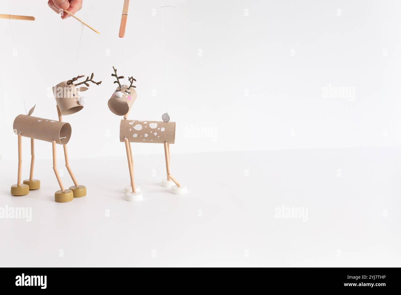 Step-by-step tutorial for DIY reindeer puppet craft using cardboard ...