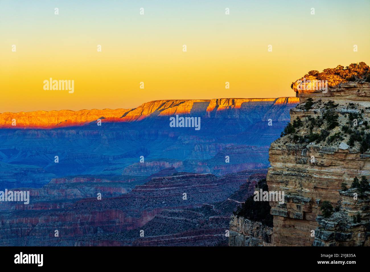 Warm late day light; Desert View Drive; Grand Canyon National Park ...
