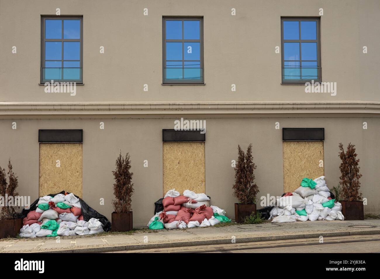 Emergency management flood control hi-res stock photography and images ...