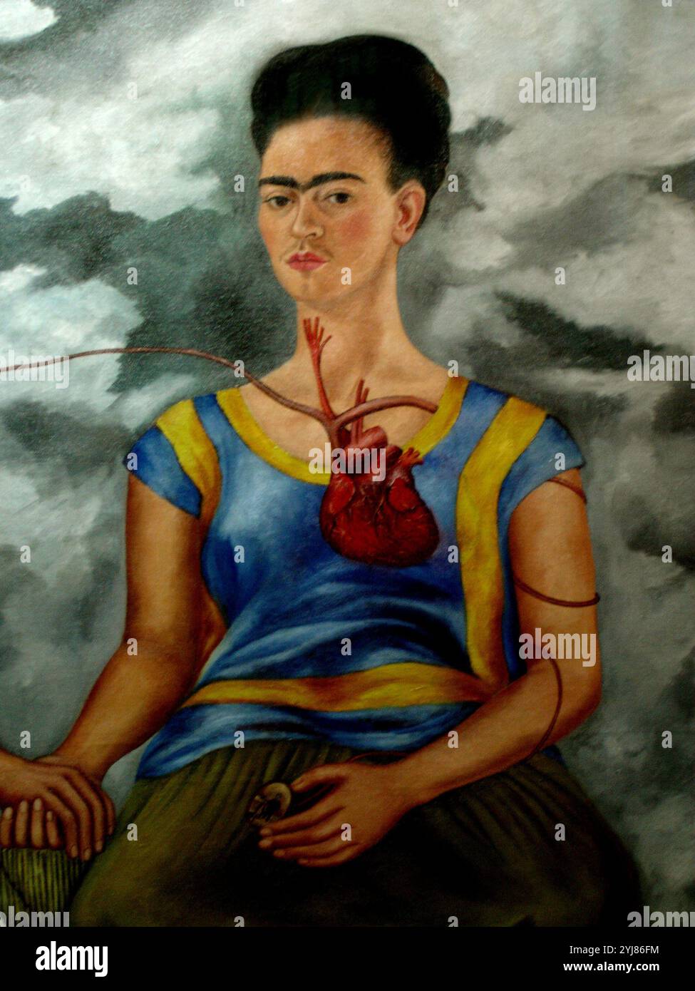 LAS DOS FRIDAS - 1939 - DETALLE. Author: FRIDA KAHLO. Location: MUSEUM ...