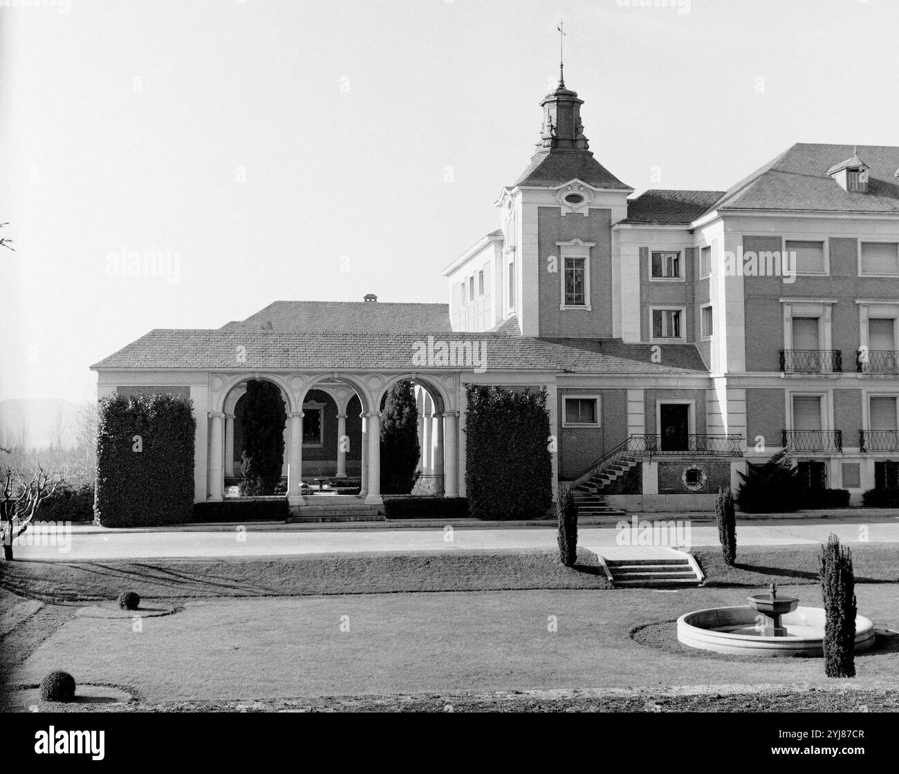 EDIFICIO INIA - MINISTERIO DE LA PRESIDENCIA - REALIZADO ENTRE 1948 Y ...