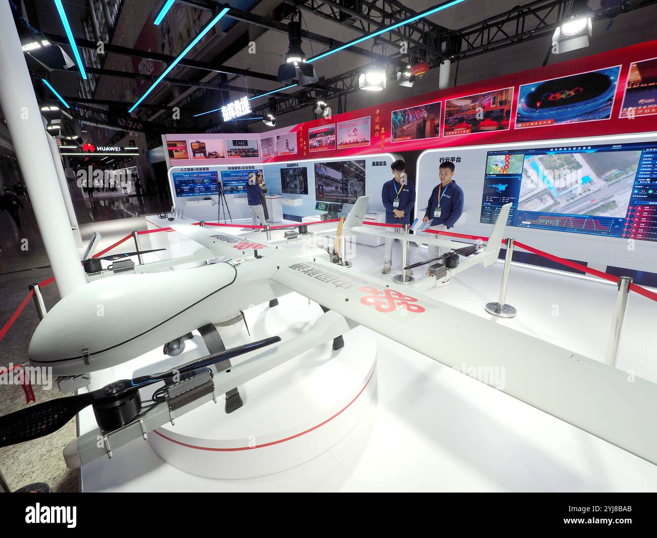 Visitors visit the "Large oil-powered long-endurance composite wing ...