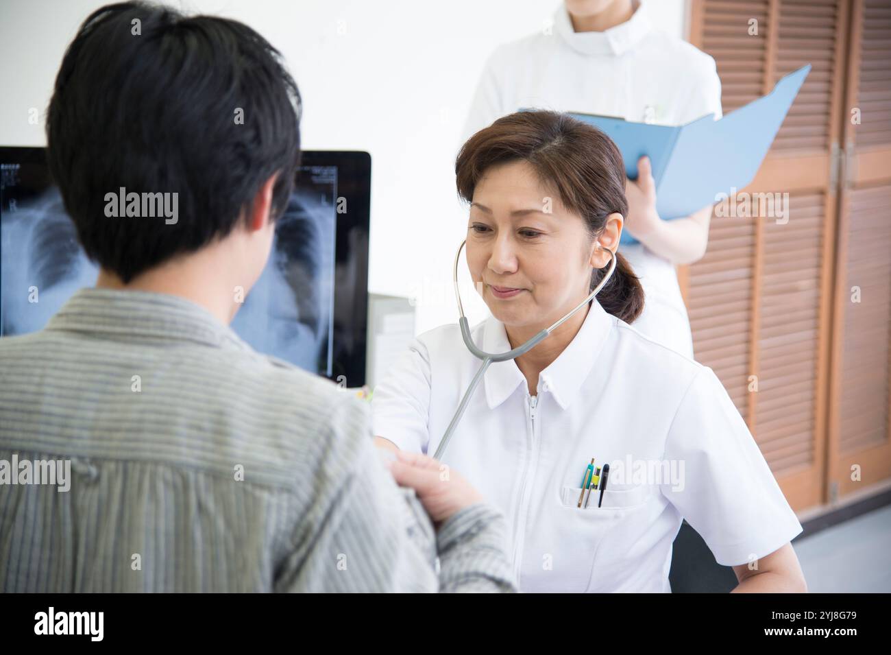 Male patients and nurses visiting female doctors Stock Photo - Alamy