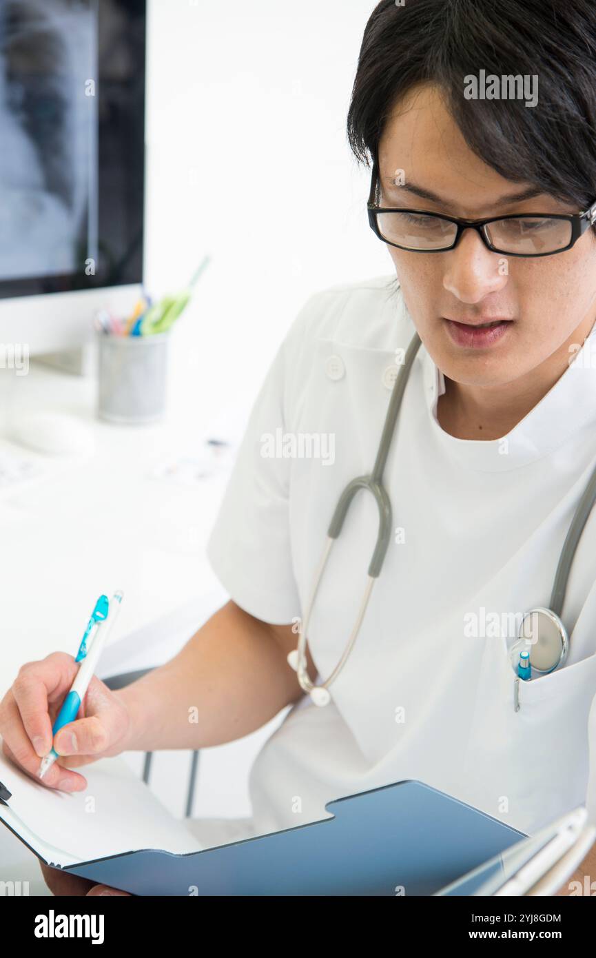 Eyeglasses doctor hi-res stock photography and images - Alamy