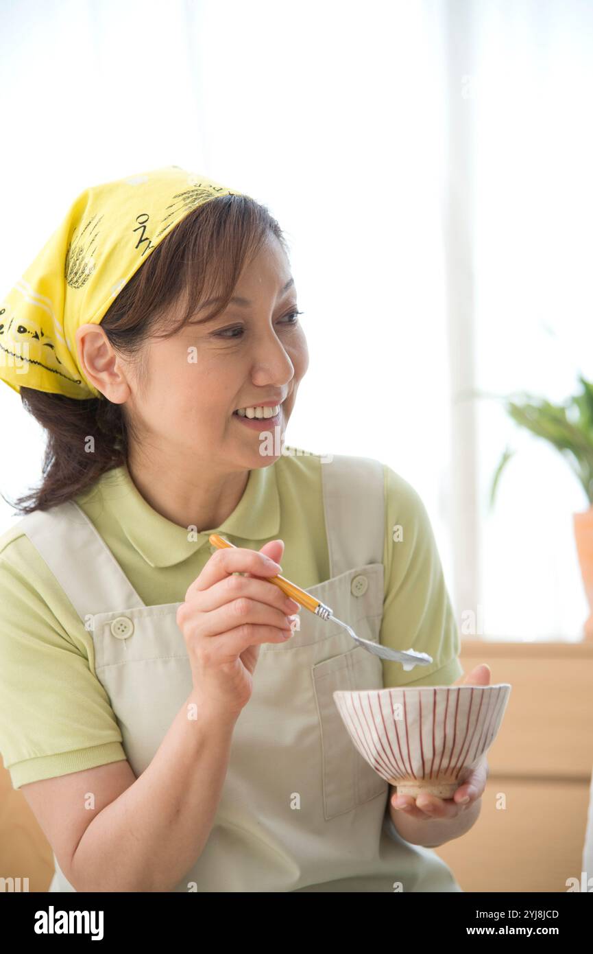 Human person helper hi-res stock photography and images - Alamy