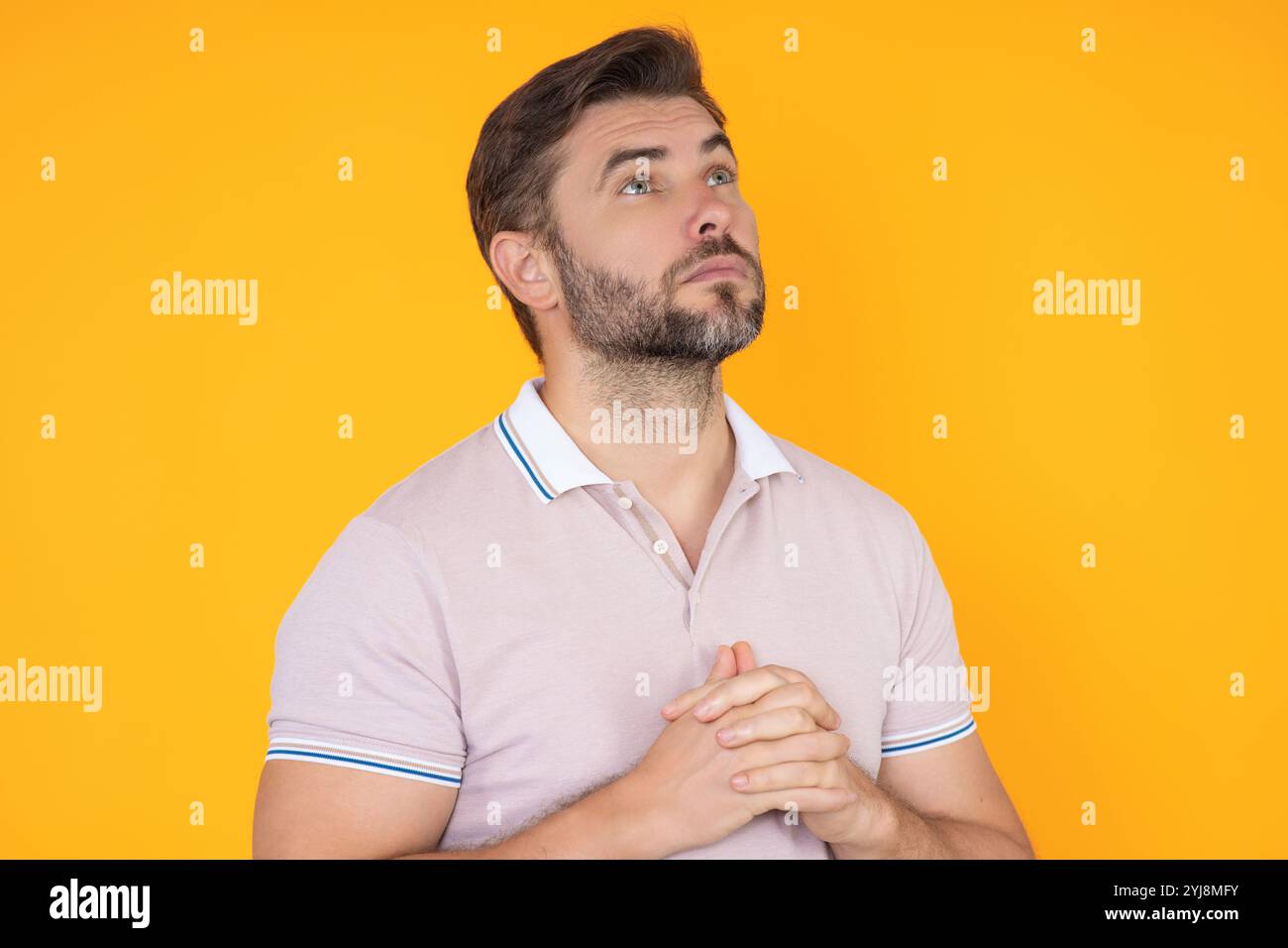 Guy thinking with confuse face on isolated background. Man thinking ...
