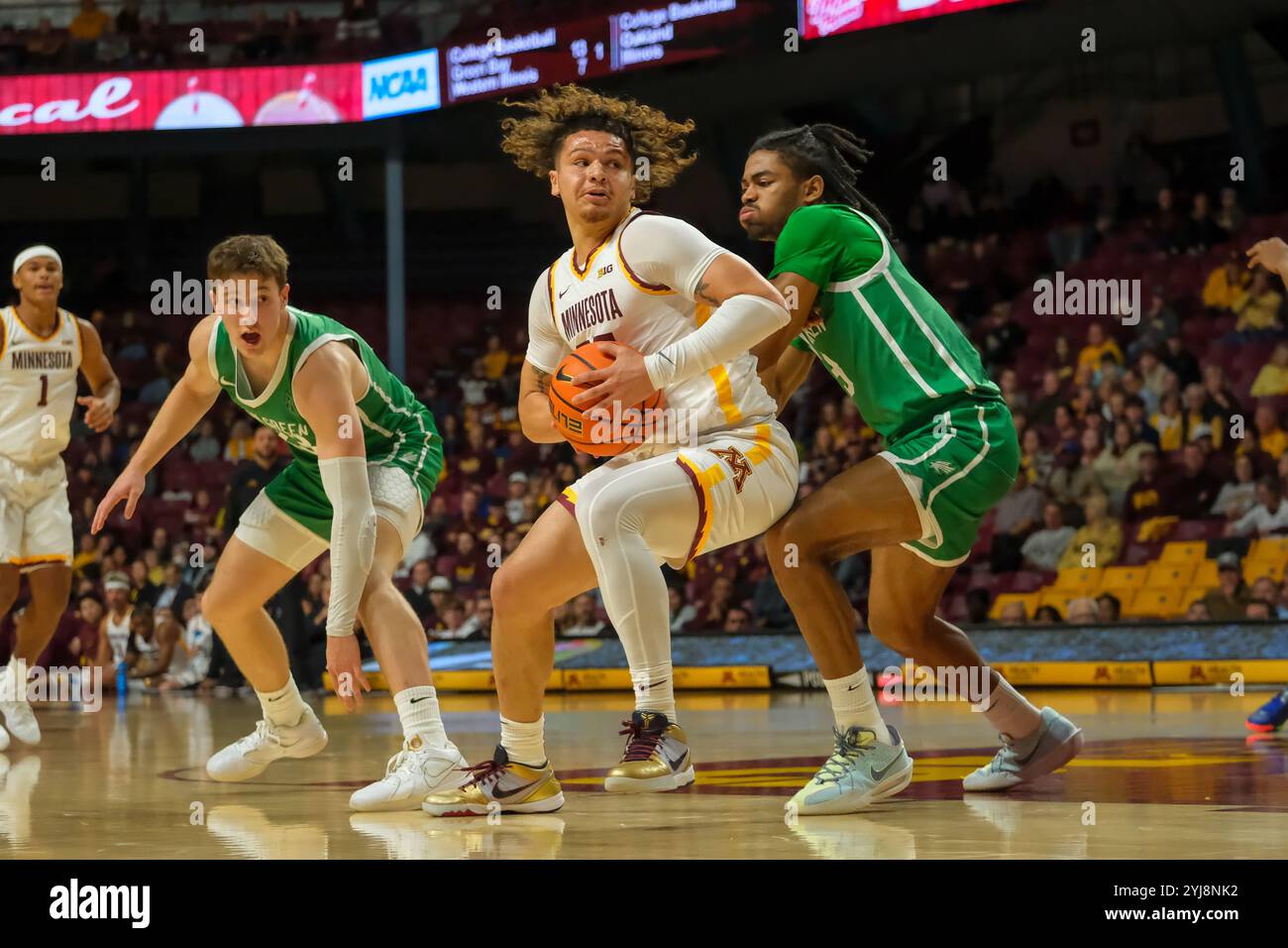 Minneapolis, Minnesota, USA. 13th Nov, 2024. Minnesota Golden Gophers ...
