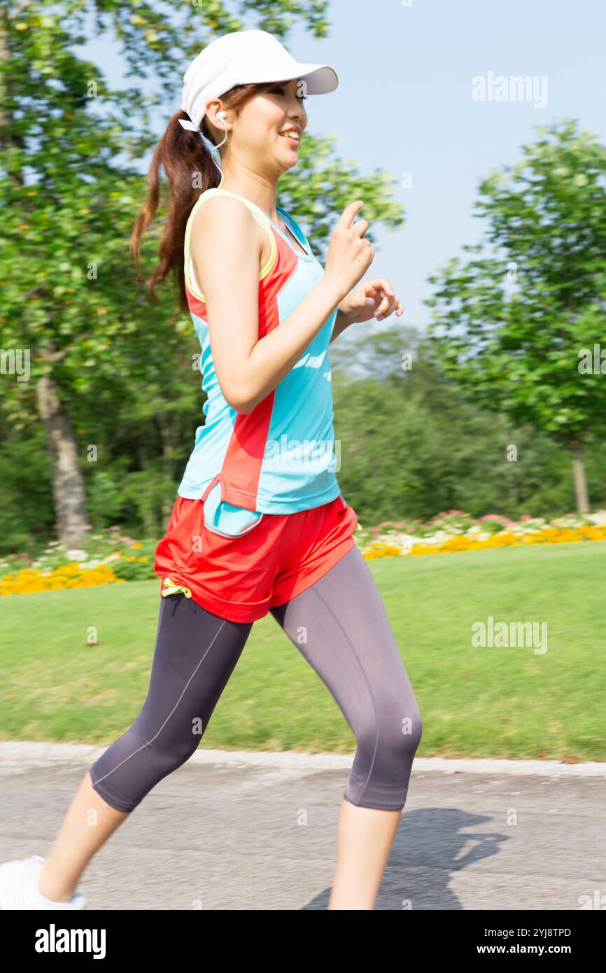 Sports outdoors young fitness woman hi-res stock photography and images ...