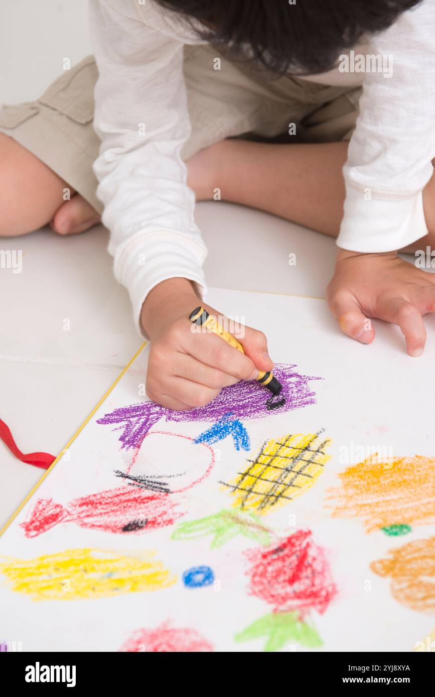 Hand of a child drawing Stock Photo - Alamy