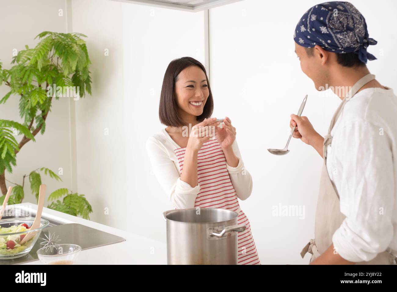 Back view woman cooking in kitchen hi-res stock photography and images ...