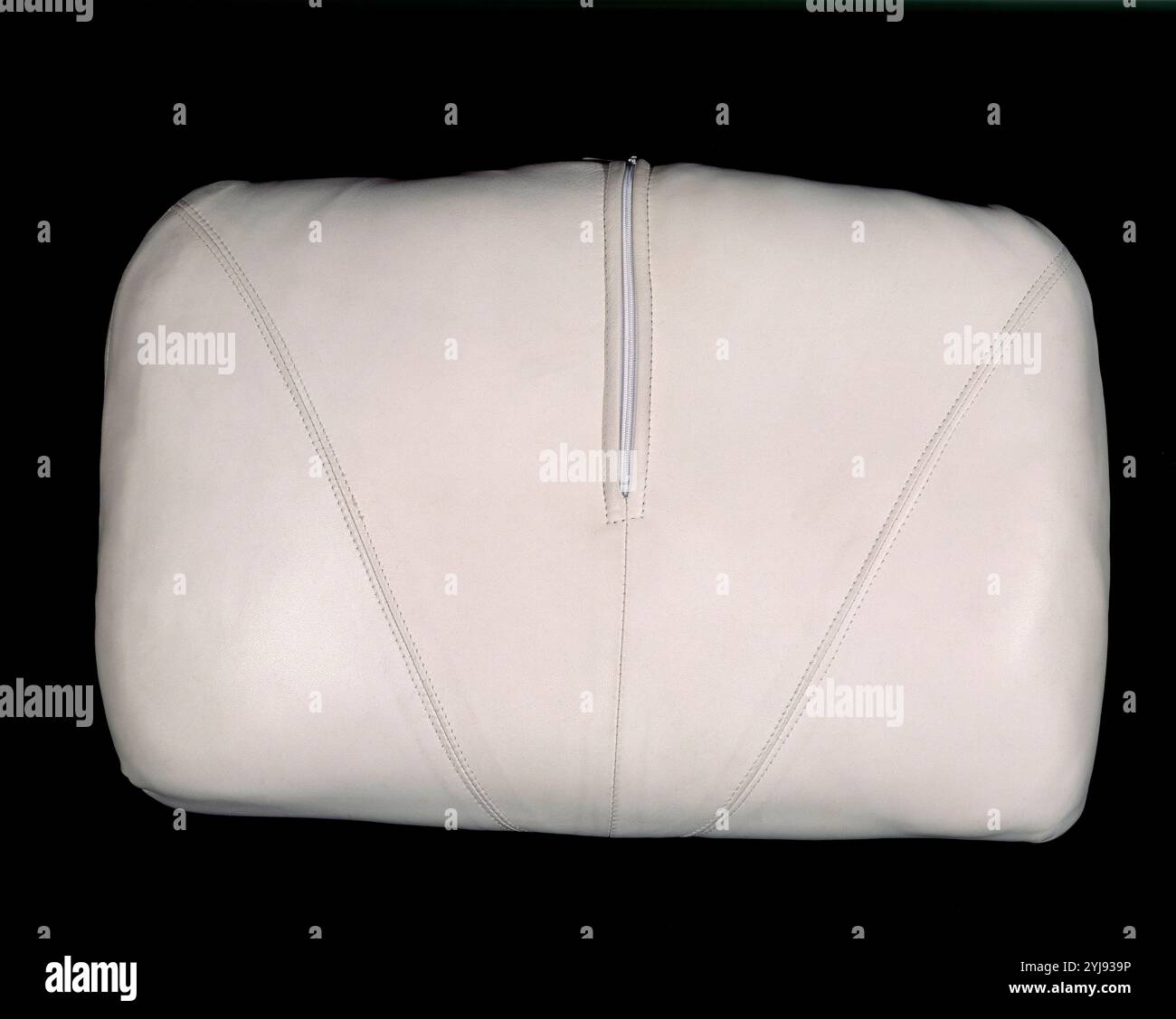 (OBJETO DE CUERO) - SIGLO XX. Author: VICTORIA CIVERA REDONDO 1955 ...