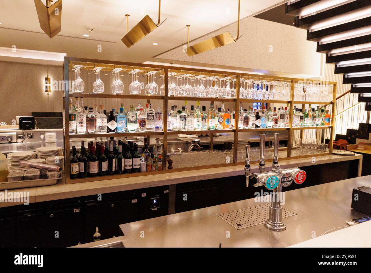 12 Nov. 2024. London, UK. A bar at the Quantas airline lounge at London ...
