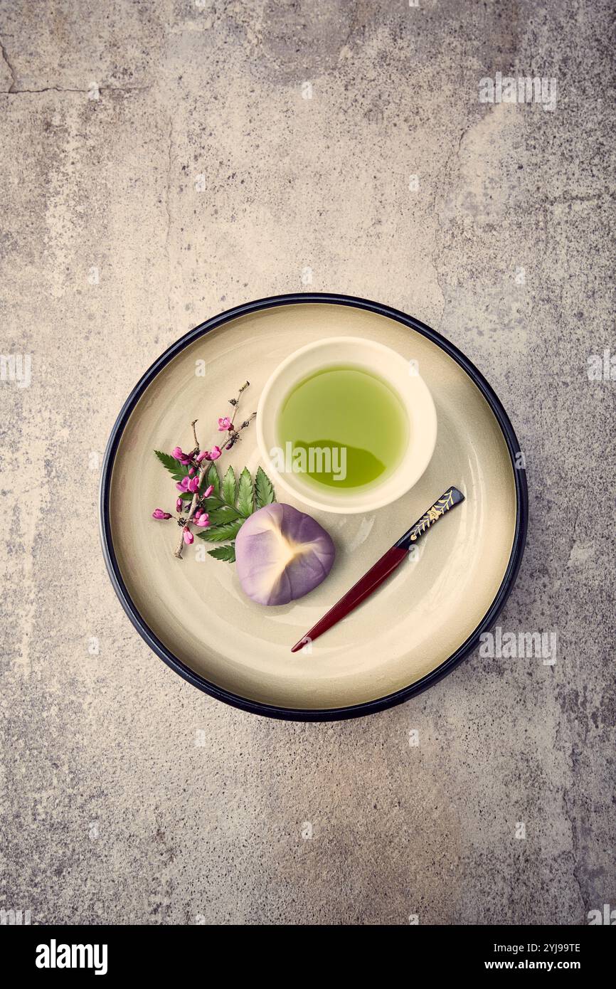 Japanese redbud hi-res stock photography and images - Alamy