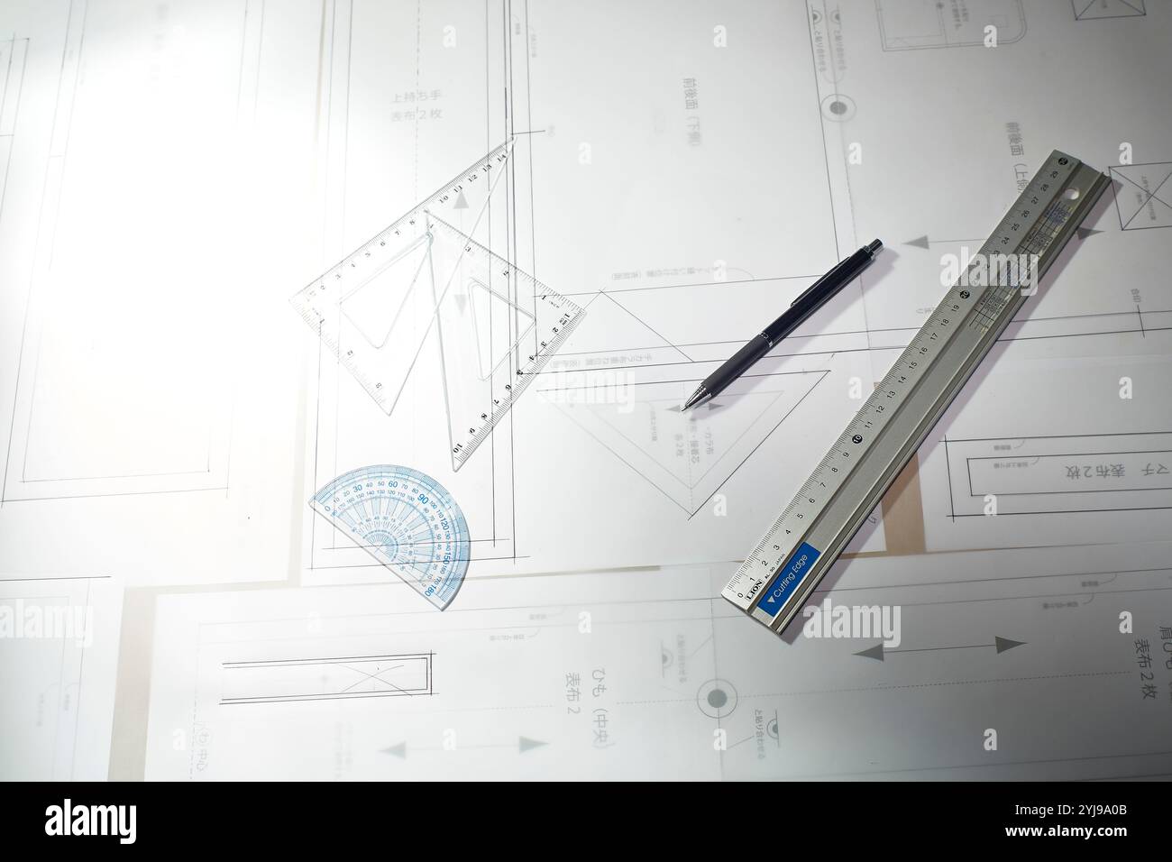 Male hand drawing a line on a scale Stock Photo - Alamy