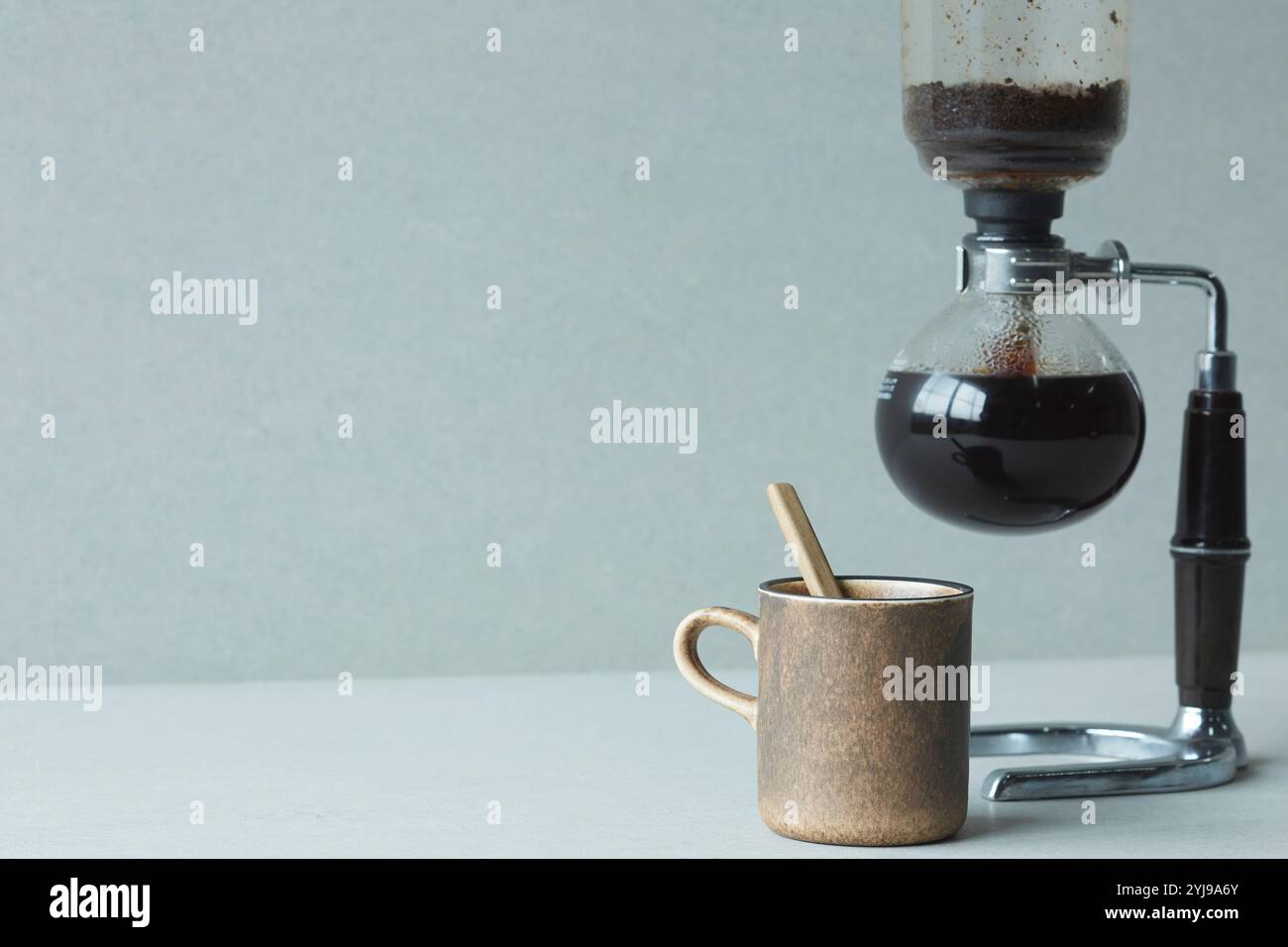 Siphon glass hi-res stock photography and images - Alamy