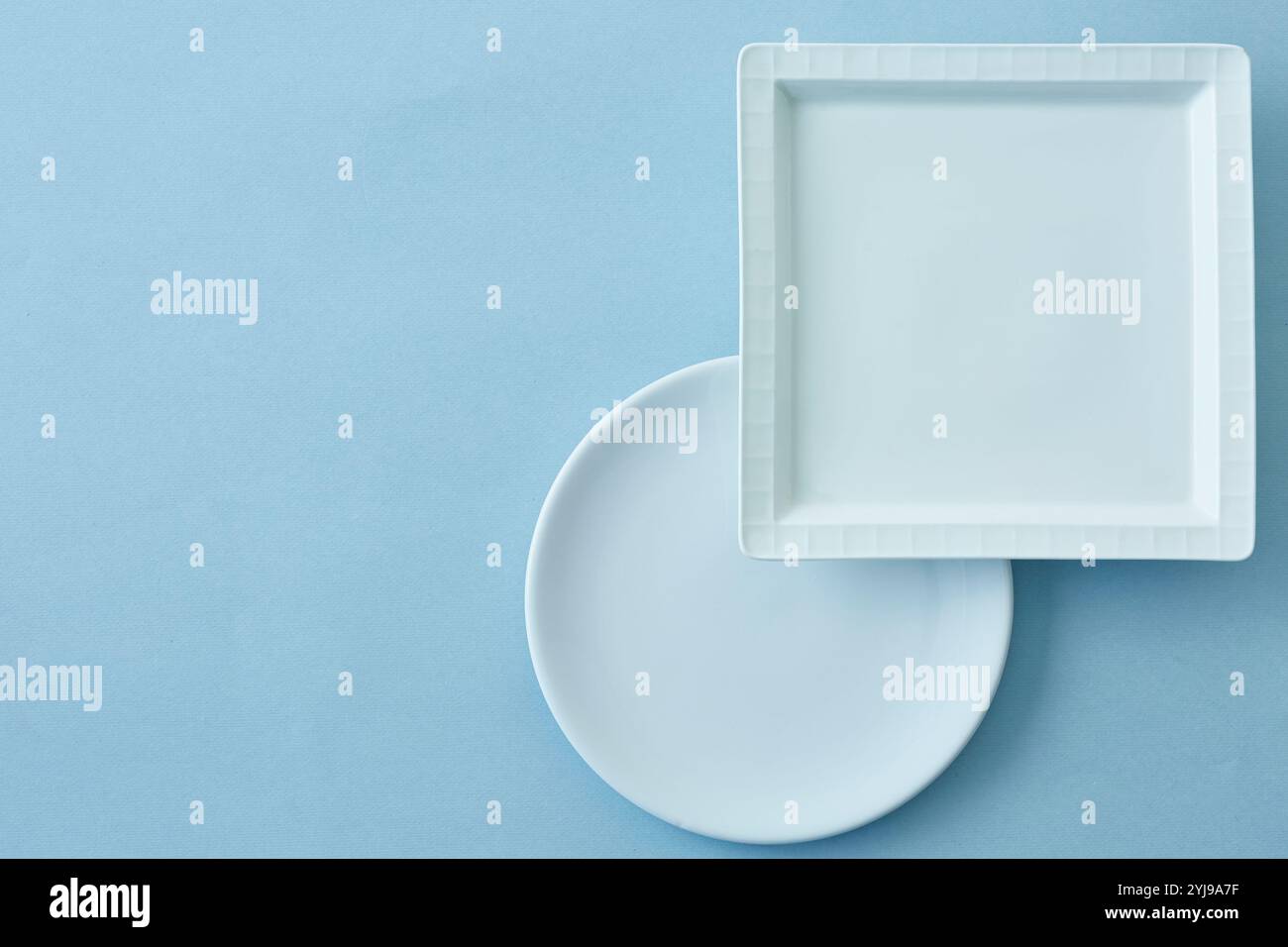 Plates square round hi-res stock photography and images - Alamy