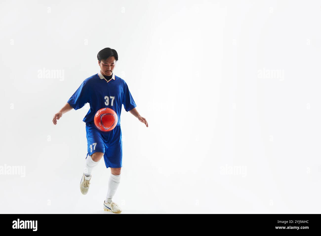 Chest trap soccer hi-res stock photography and images - Alamy