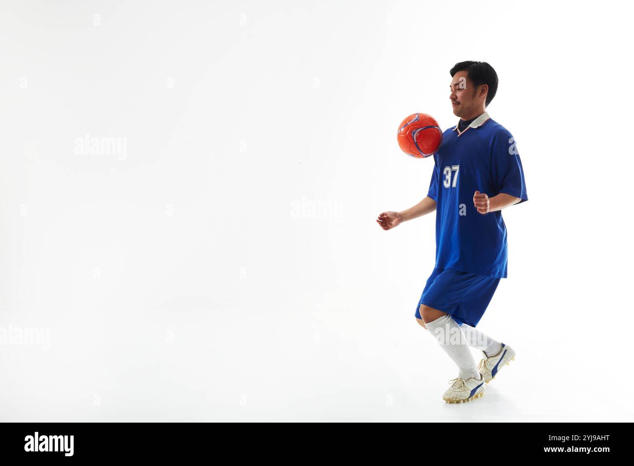 Chest trap soccer hi-res stock photography and images - Alamy