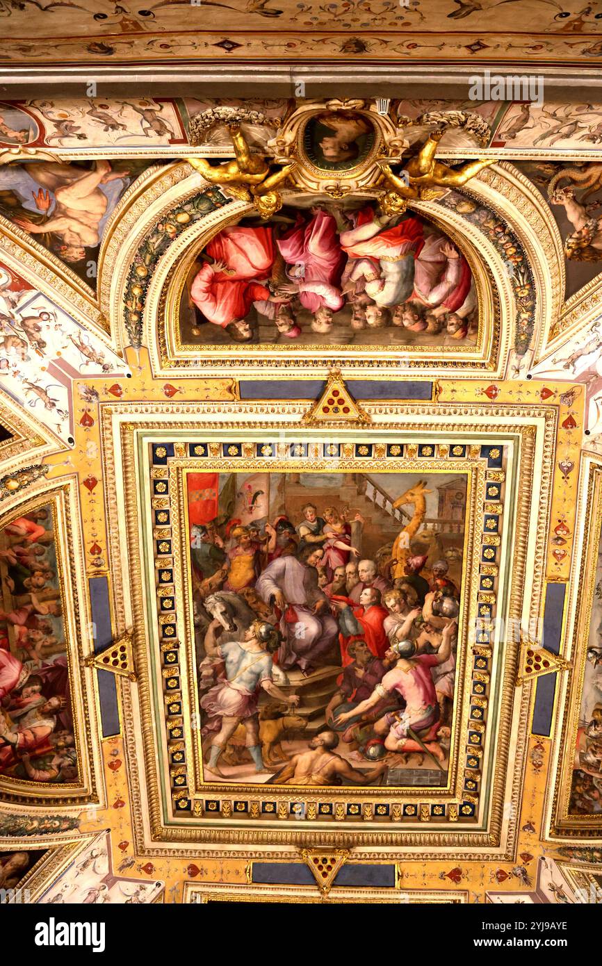 Room of Cosimo 11 Vecchio in Museum of Palazzo Vecchio in Florence ...