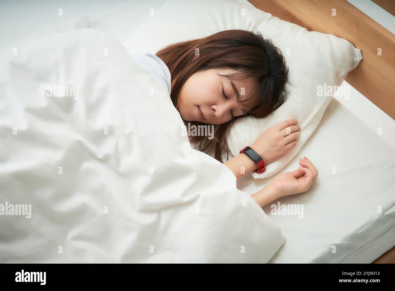 Woman going to bed wearing a smartwatch Stock Photo - Alamy