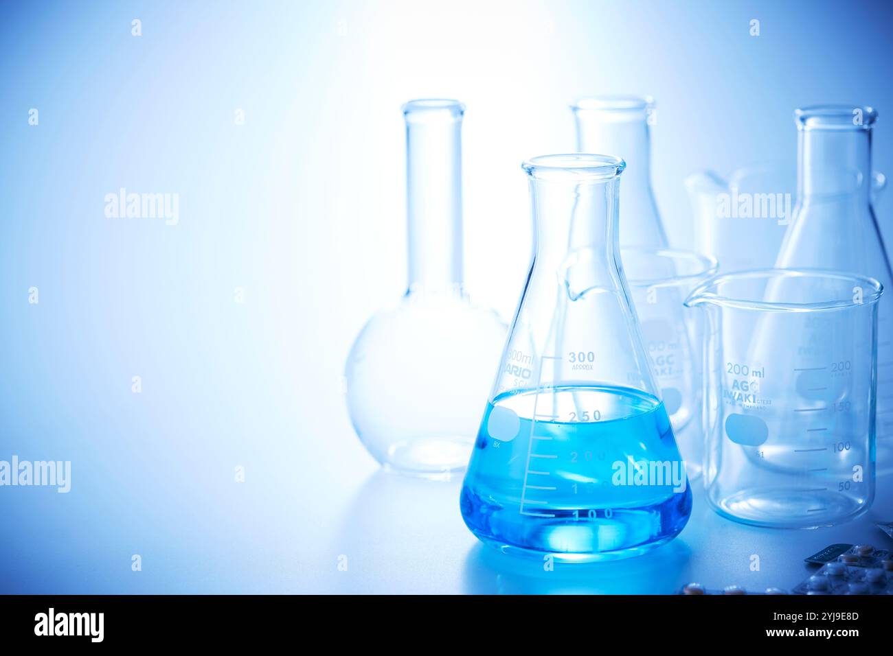 Triangular flasks beaker hi-res stock photography and images - Alamy