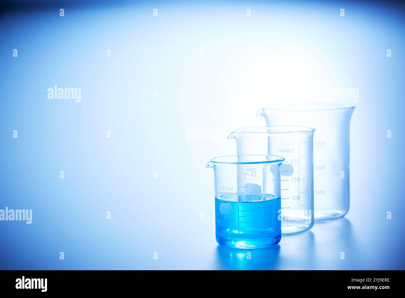 Pharmaceutical beakers hi-res stock photography and images - Alamy