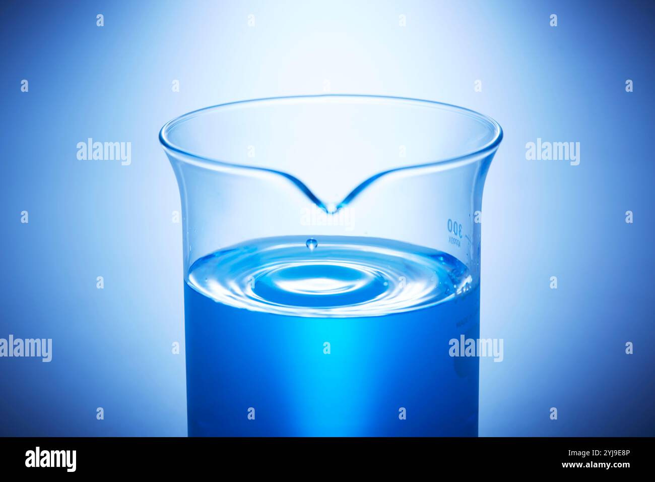 Ripple beaker blue liquid hi-res stock photography and images - Alamy