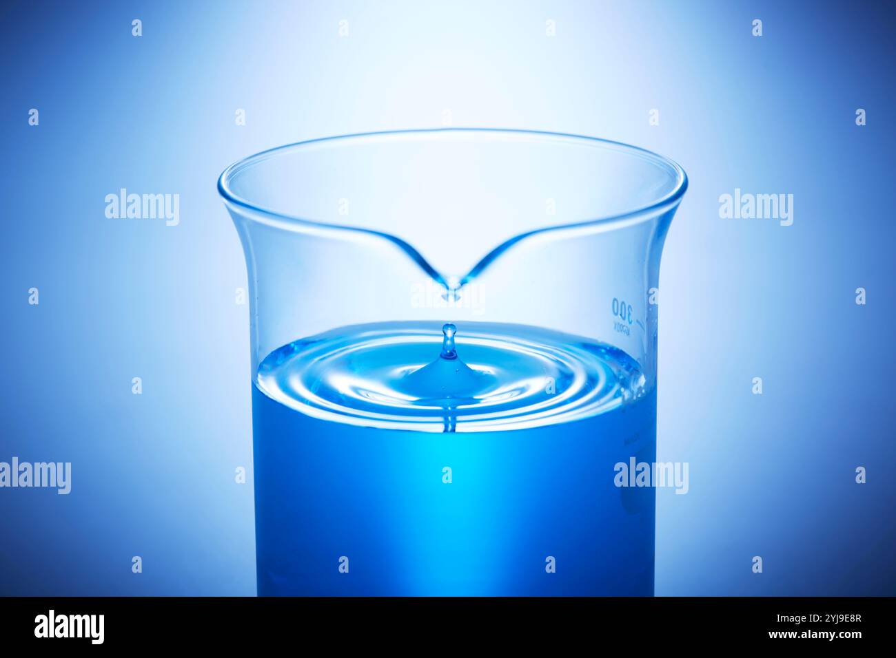 Liquid chemistry hi-res stock photography and images - Alamy