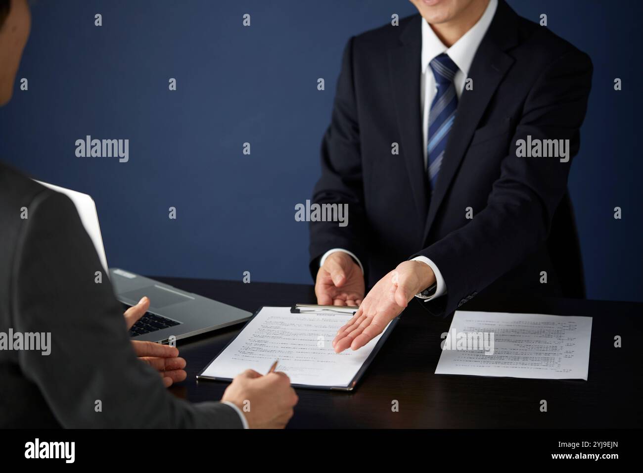 Businessman writing signature on contract hi-res stock photography and ...