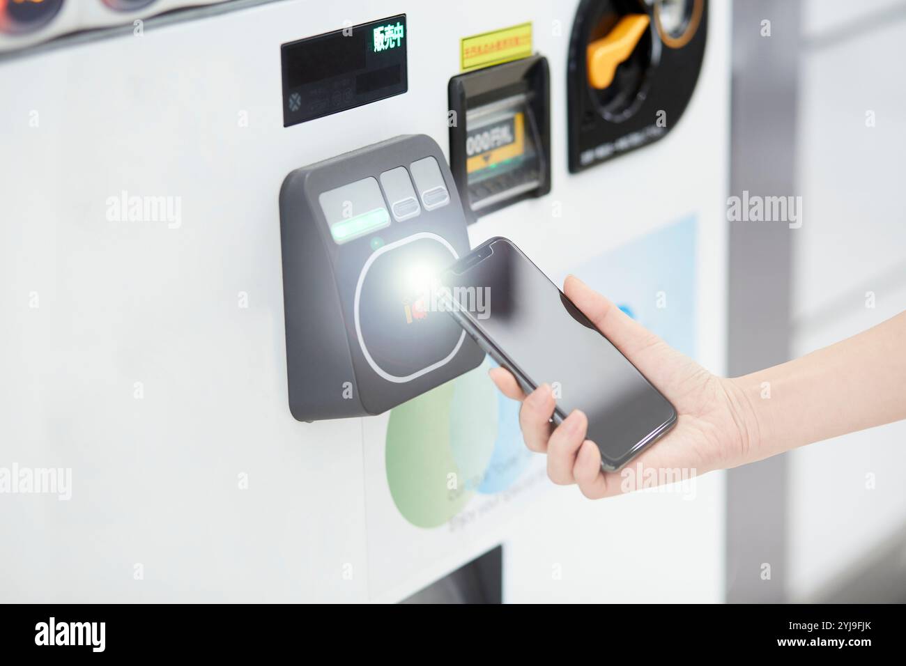 Vending machine 17 hi-res stock photography and images - Alamy