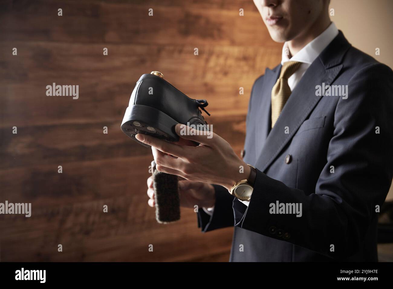 Shoeshiner checking the finish Stock Photo - Alamy