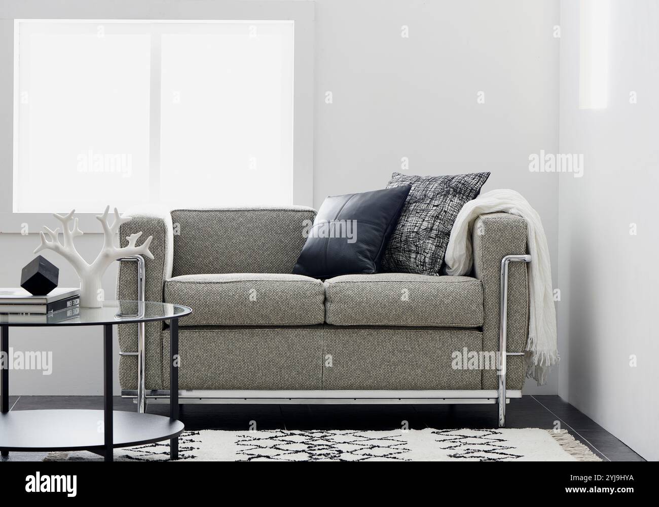 Monotone room hi-res stock photography and images - Alamy