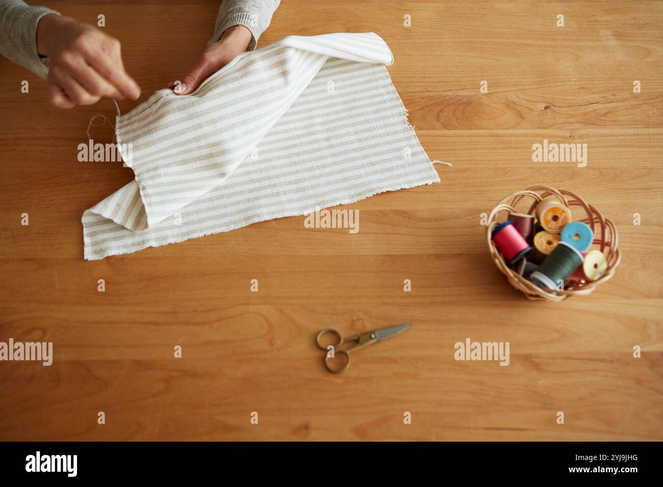 Sewing classroom hi-res stock photography and images - Alamy