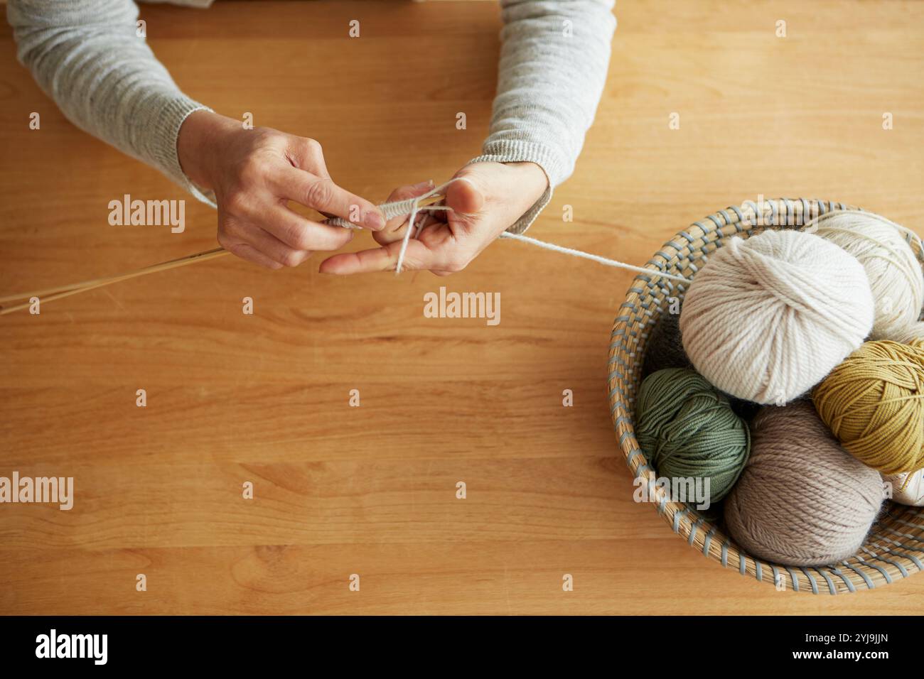 Hand knitting hi-res stock photography and images - Alamy