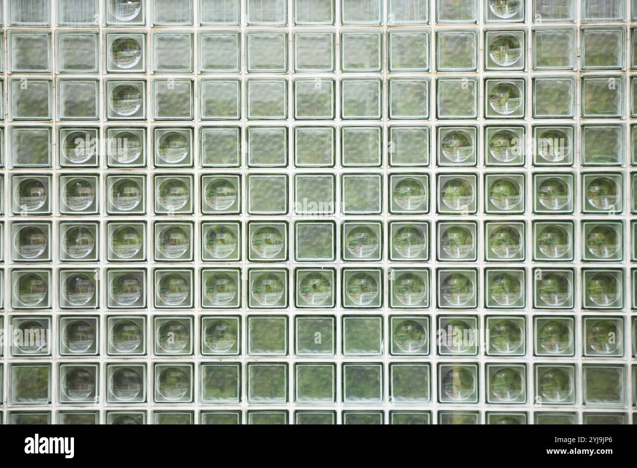 Glass block wall Stock Photo - Alamy