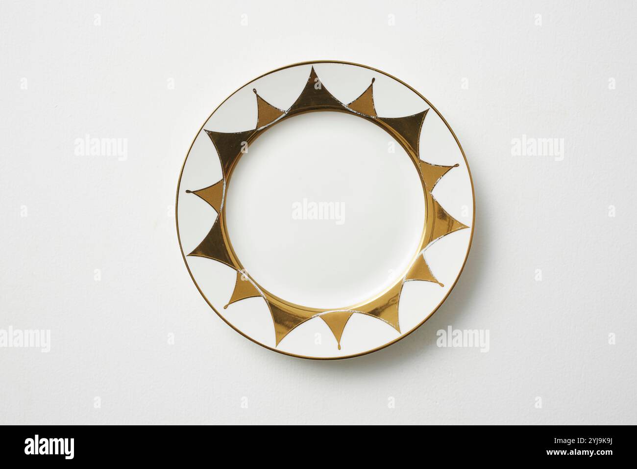 Gold back plate hi-res stock photography and images - Alamy