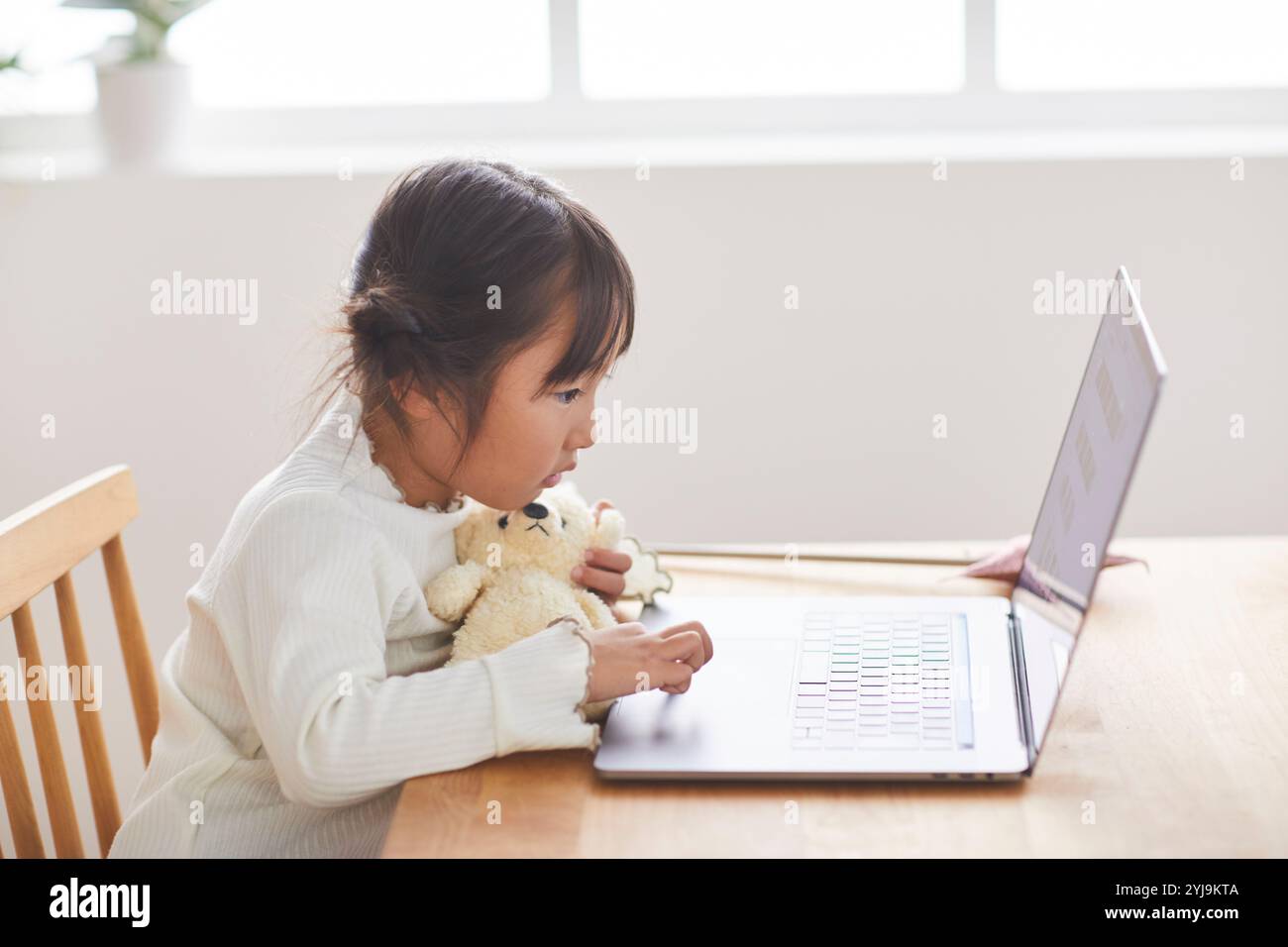 Computer girl model hi-res stock photography and images - Alamy