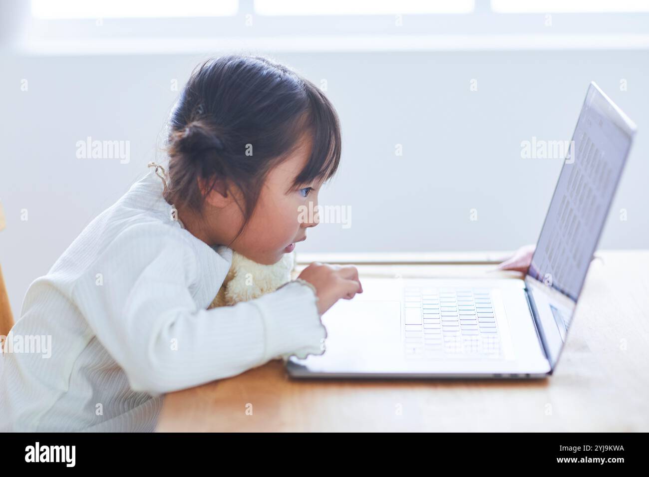 Computer girl model hi-res stock photography and images - Alamy