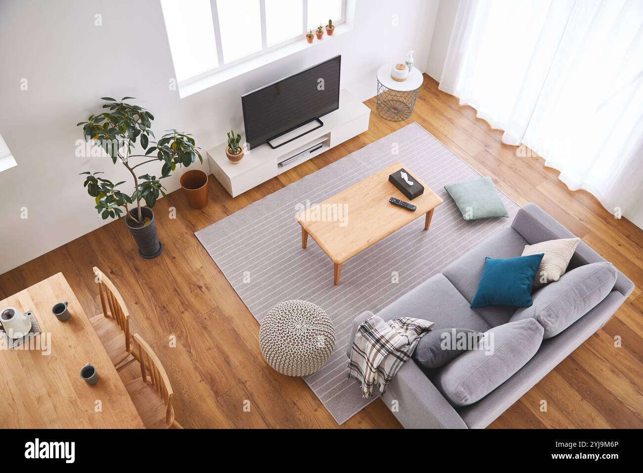 Table from above interior hi-res stock photography and images - Alamy