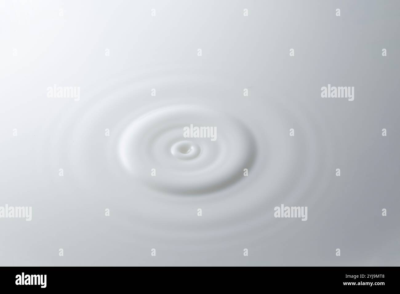 Liquid round hi-res stock photography and images - Alamy
