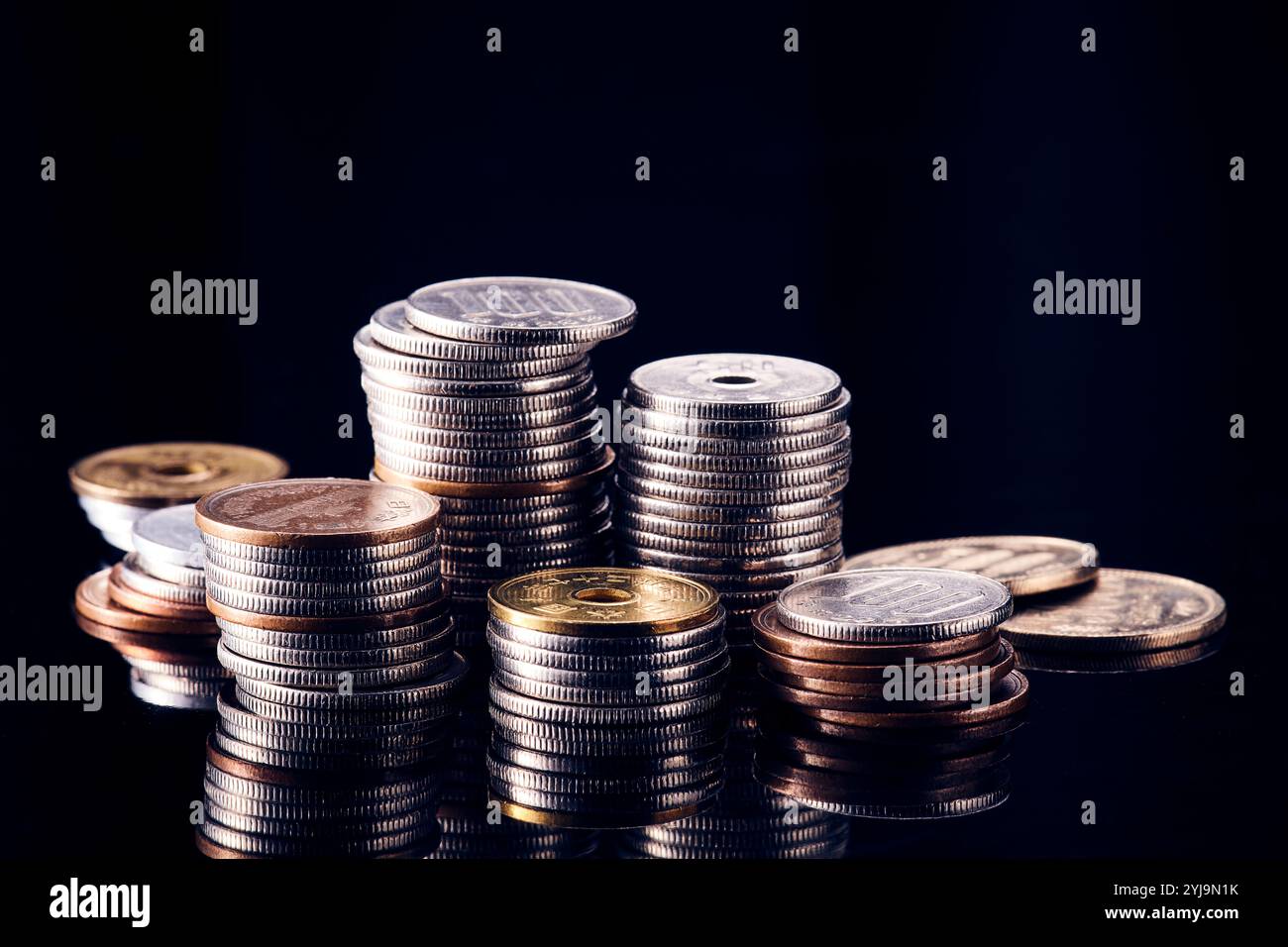 Pile of Japanese money Stock Photo - Alamy