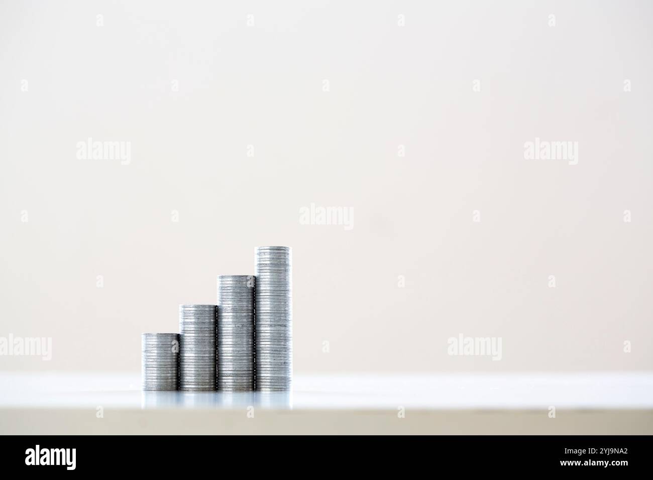 Pile of one yen coins Stock Photo - Alamy