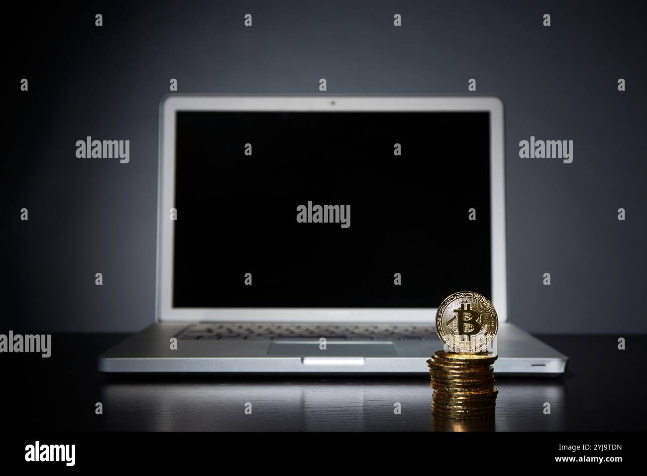 Global computers hi-res stock photography and images - Alamy