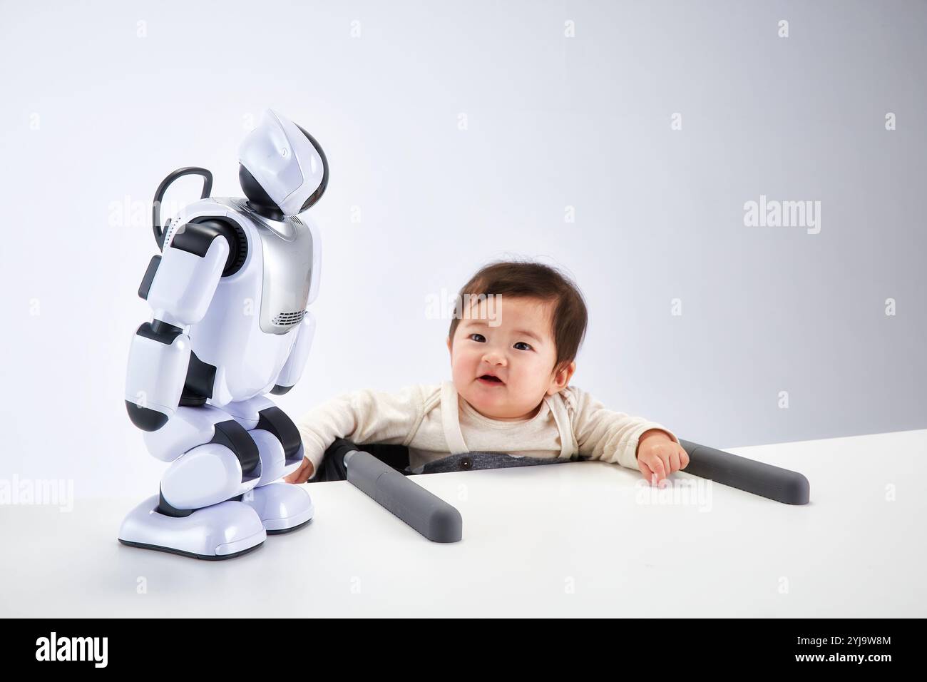 Human looking robot hi-res stock photography and images - Alamy