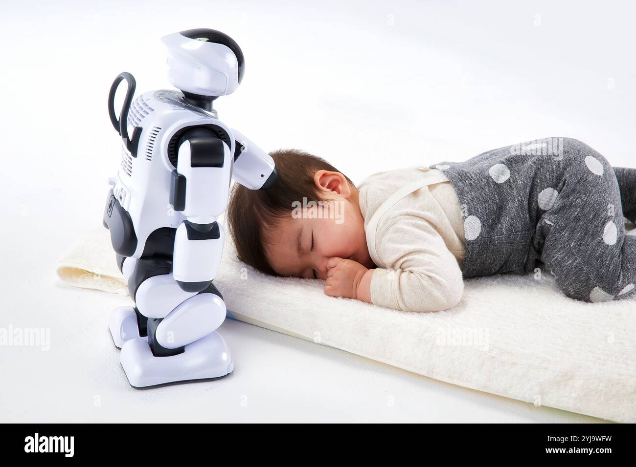 Human mother robot baby hi-res stock photography and images - Alamy