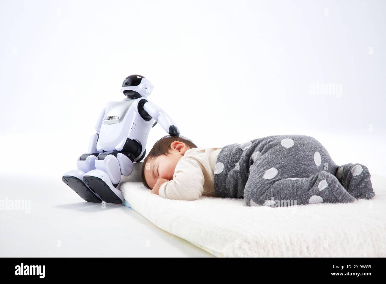 Human mother robot baby hi-res stock photography and images - Alamy