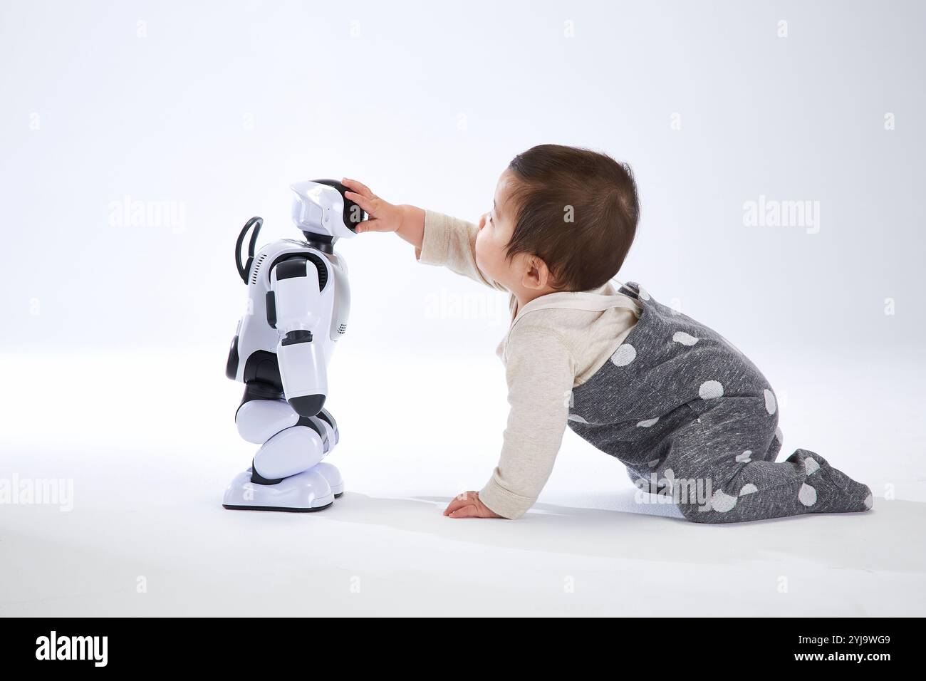 Human mother robot baby hi-res stock photography and images - Alamy