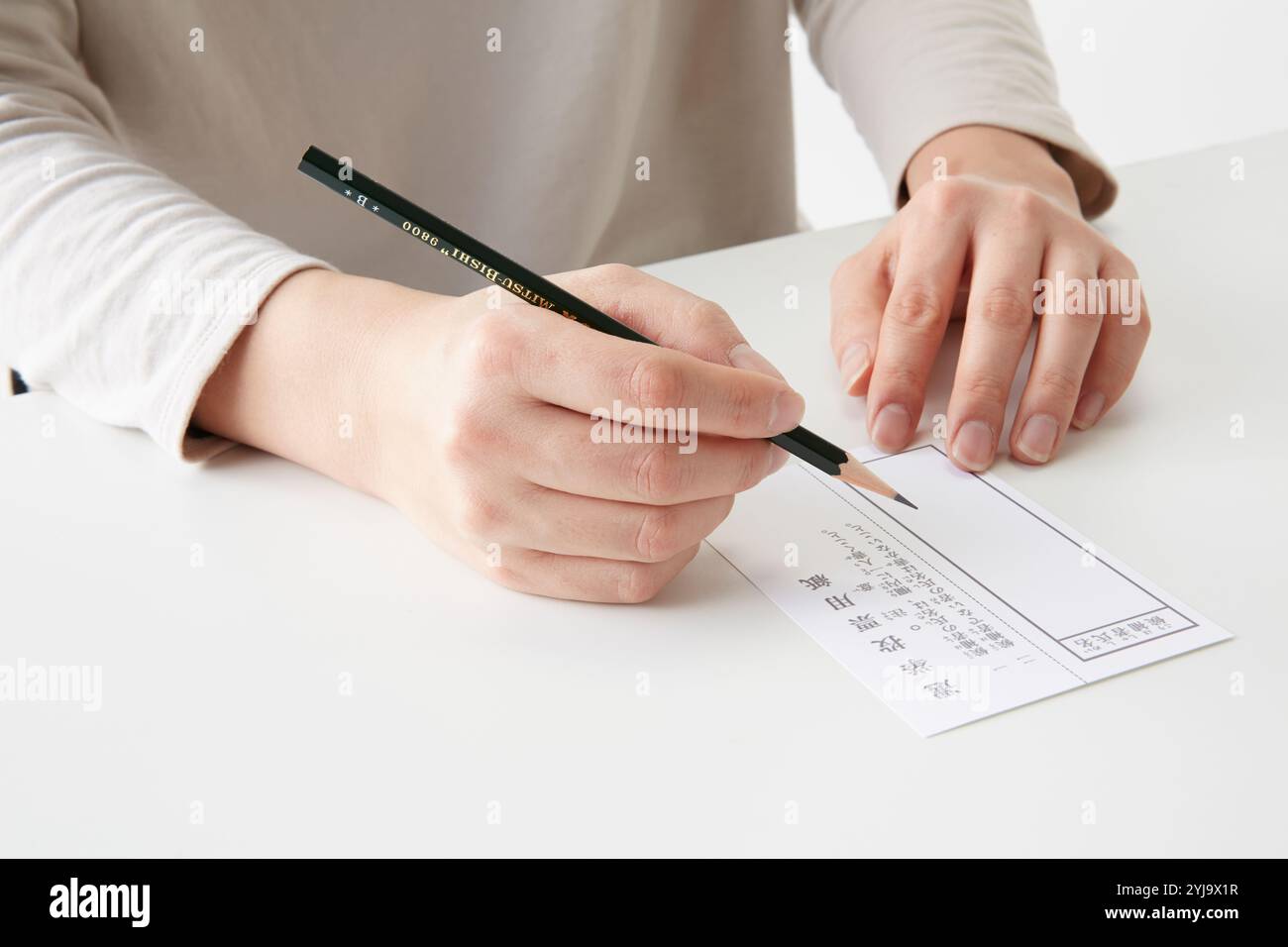 Female hand filling in ballot paper Stock Photo - Alamy