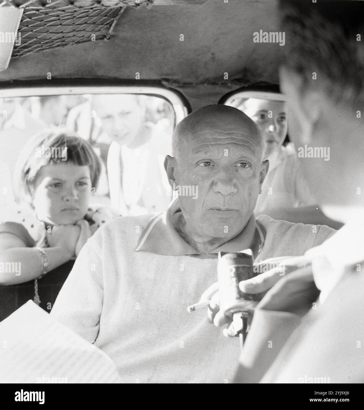 Pablo Picasso and his daughter Paloma in Vallarius, France, c. 1955 Stock Photo - Alamy